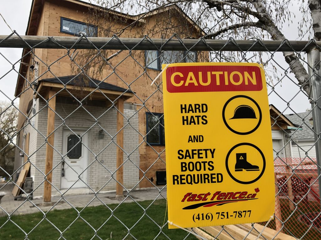 Sturdy temporary fencing for construction and demolition sites | Fast ...